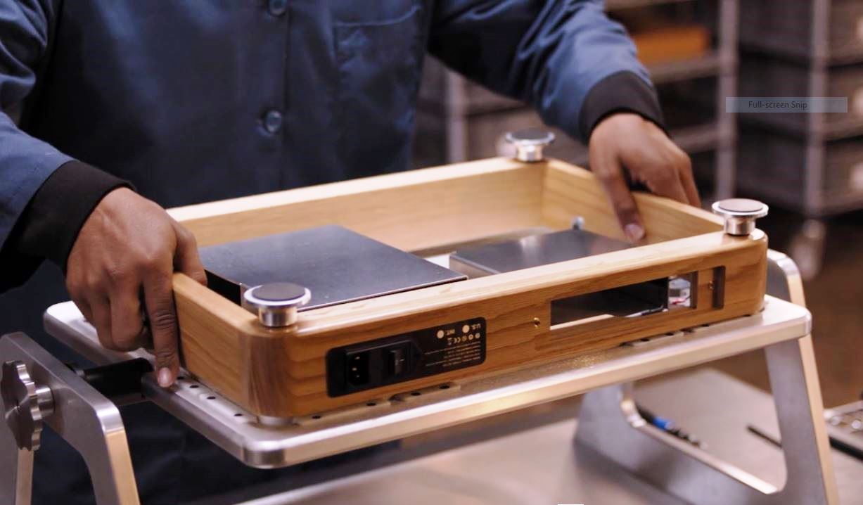 Wood turners: Shinola oak audio turntables are made in Detroit ...